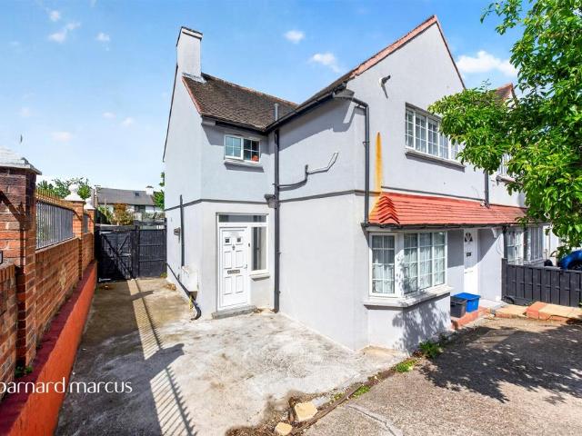 2 bedroom ground flat for sale