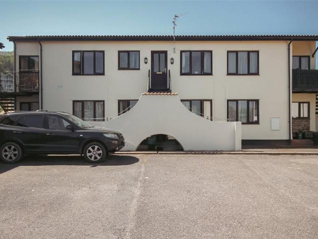 2 bedroom ground flat for sale