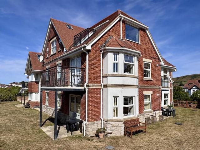 2 bedroom ground flat for sale