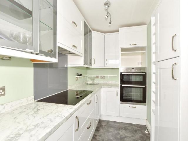 2 bedroom ground flat for sale