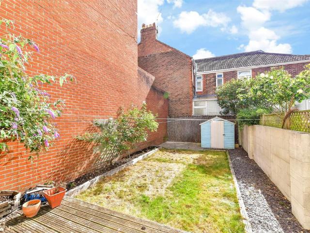 2 bedroom ground flat for sale