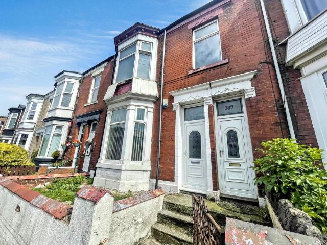 2 bedroom ground flat for sale