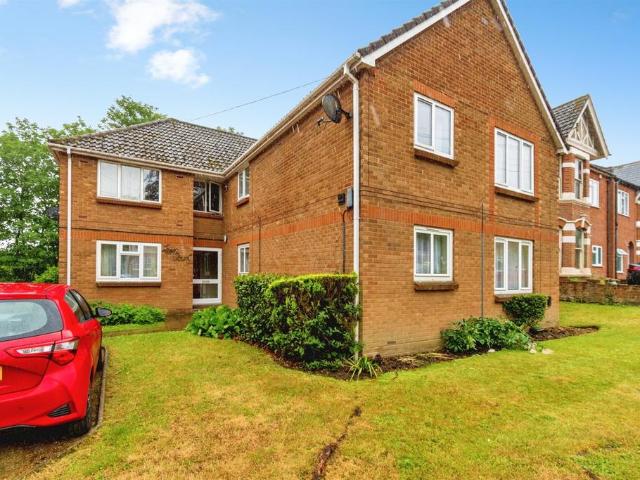 2 bedroom ground flat for sale