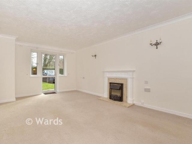 2 bedroom ground flat for sale