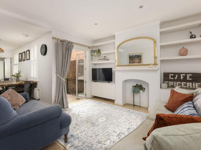 2 bedroom ground flat for sale