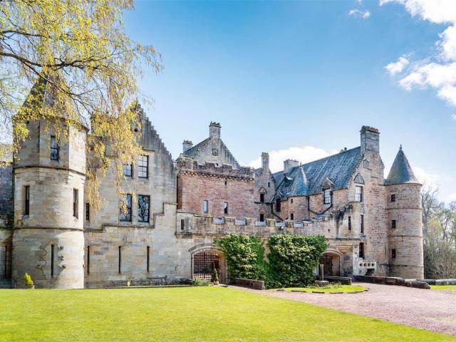 2 bedroom ground flat for sale