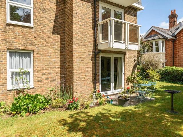 2 bedroom ground flat for sale