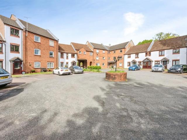2 bedroom ground flat for sale