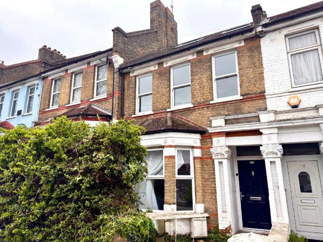 2 bedroom ground flat for sale