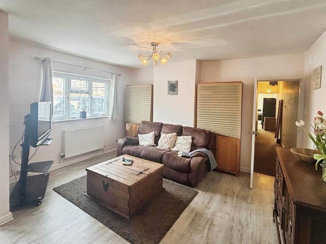 2 bedroom ground flat for sale