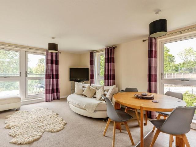 2 bedroom ground flat for sale