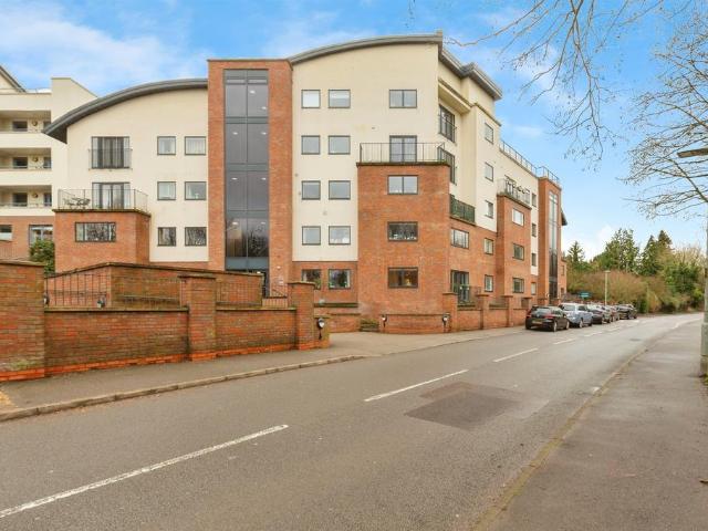 2 bedroom ground flat for sale