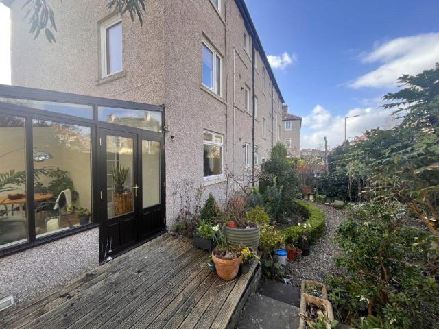 2 bedroom ground flat for sale