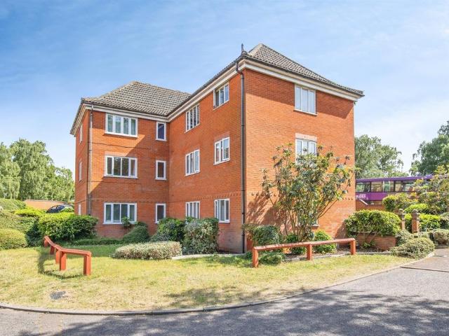 2 bedroom ground flat for sale