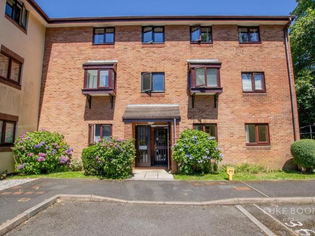 2 bedroom ground flat for sale