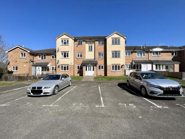 2 bedroom ground flat for sale
