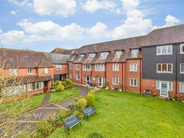 2 bedroom ground flat for sale