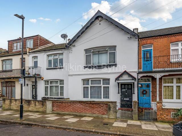 2 bedroom ground flat for sale