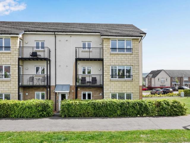 2 bedroom ground flat for sale