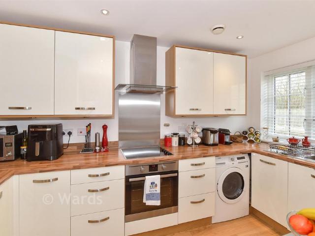 2 bedroom ground flat for sale