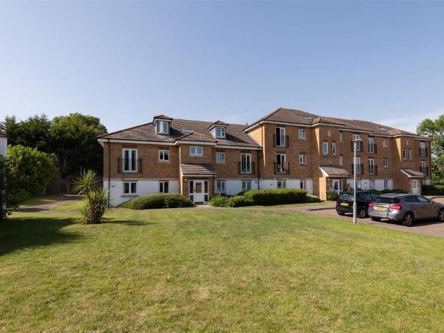 2 bedroom ground flat for sale