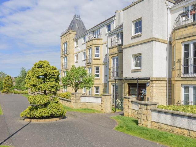2 bedroom ground flat for sale