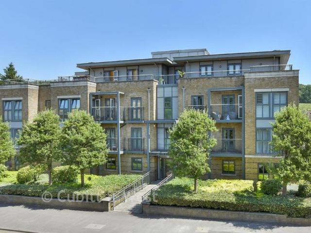 2 bedroom ground flat for sale
