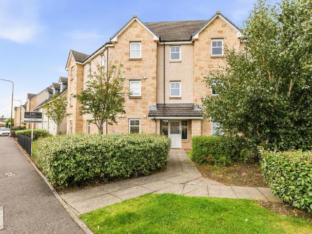 2 bedroom ground flat for sale