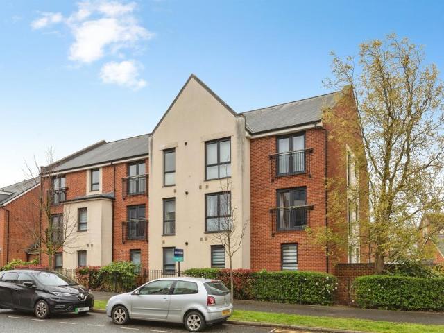 2 bedroom ground flat for sale