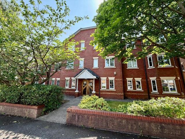 2 bedroom ground flat for sale