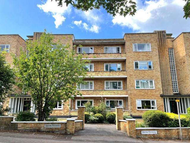 2 bedroom ground flat for sale