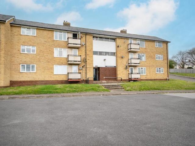 2 bedroom ground flat for sale