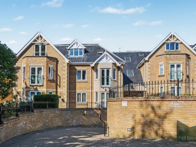 2 bedroom ground flat for sale