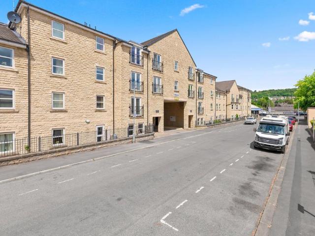 2 bedroom ground flat for sale