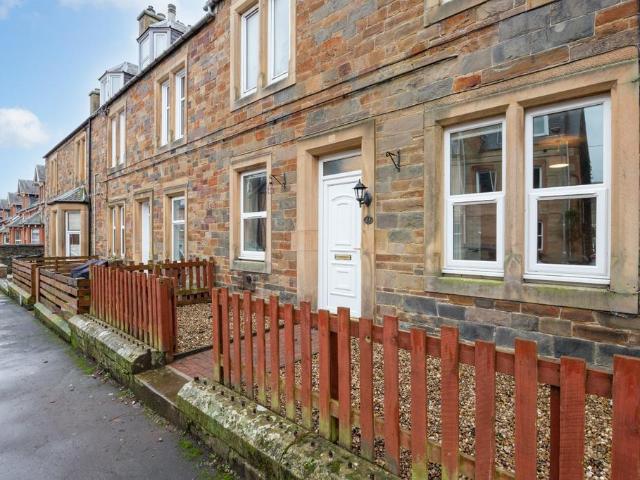 2 bedroom ground flat for sale