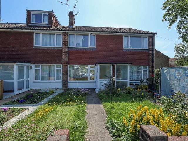 2 bedroom ground flat for sale