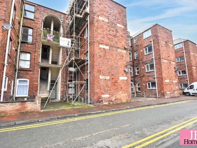 2 bedroom ground flat for sale