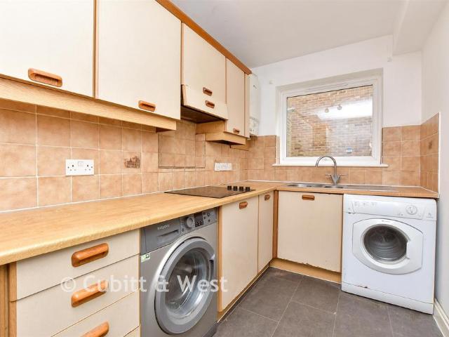 2 bedroom ground flat for sale