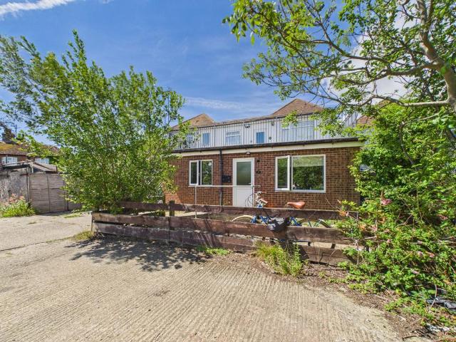 2 bedroom ground flat for sale