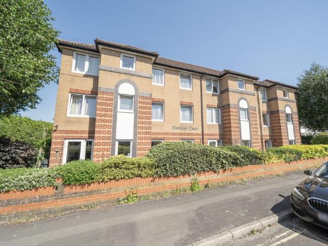 2 bedroom ground flat for sale