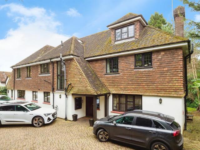 2 bedroom ground flat for sale