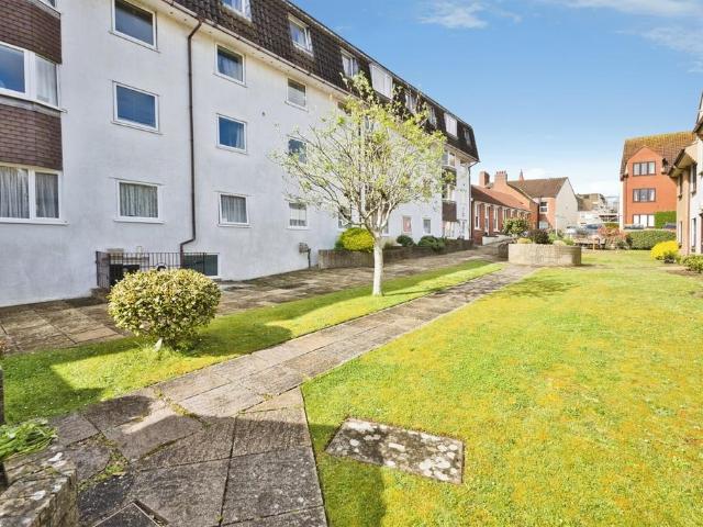 2 bedroom ground flat for sale