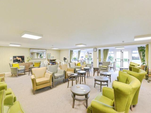 2 bedroom ground flat for sale
