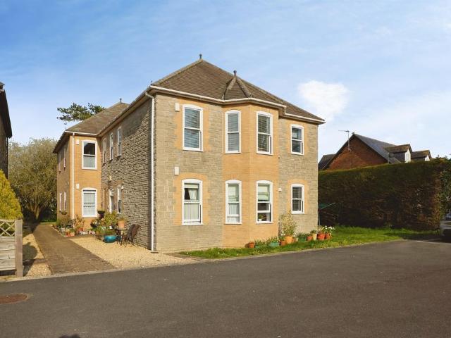 2 bedroom ground flat for sale