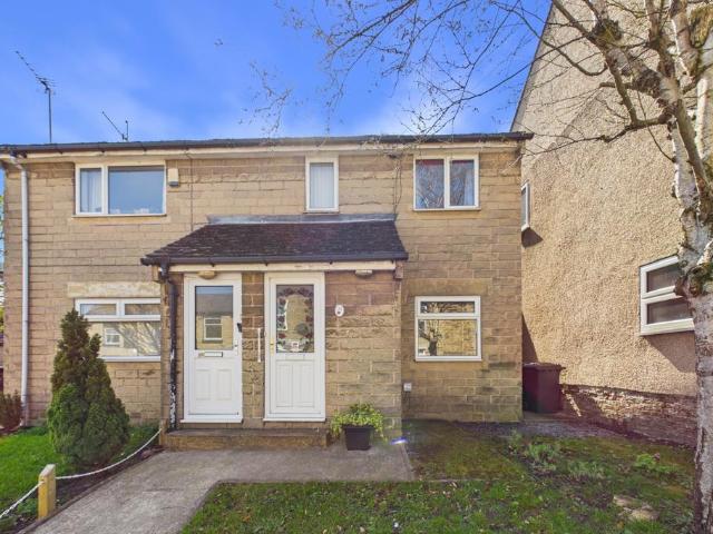 2 bedroom ground flat for sale