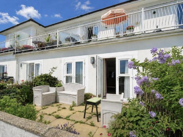 2 bedroom ground flat for sale