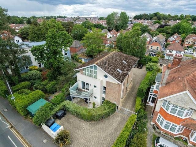2 bedroom ground flat for sale