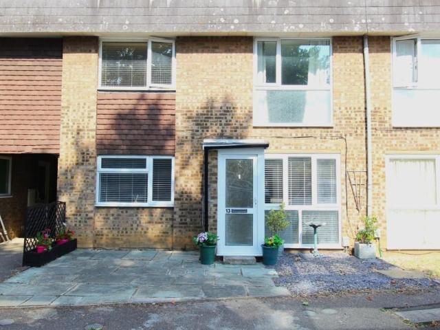 2 bedroom ground flat for sale