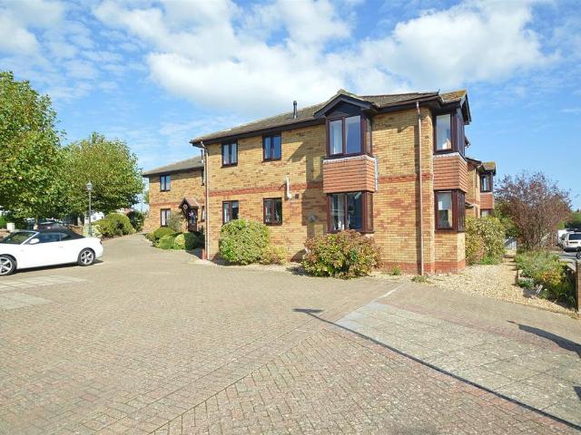 2 bedroom ground flat for sale