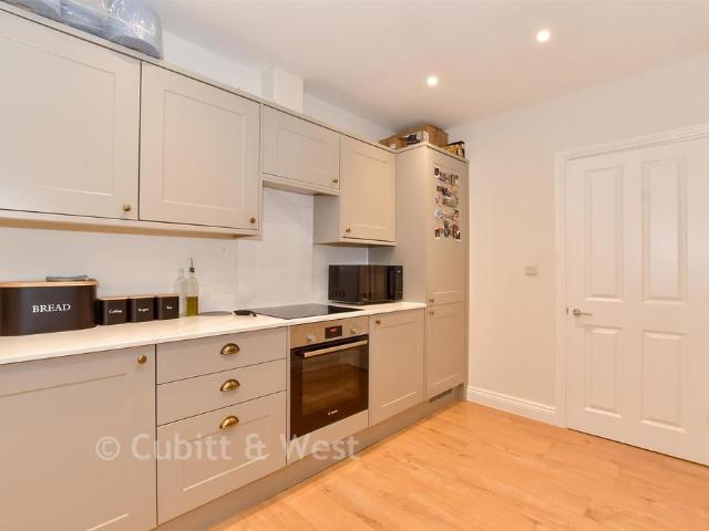 2 bedroom ground flat for sale